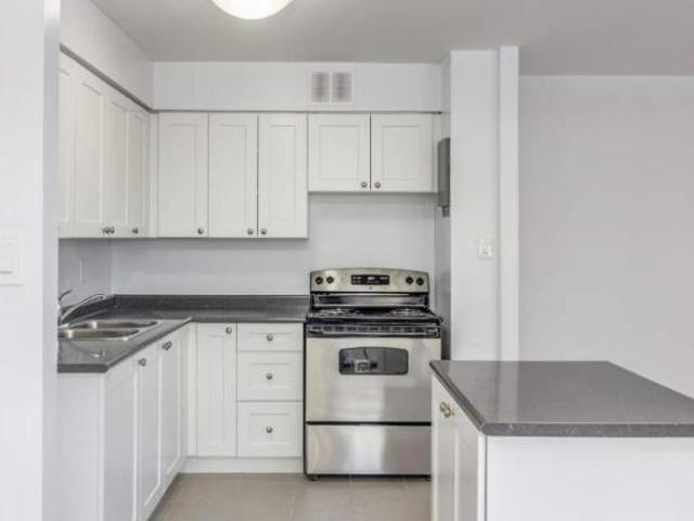 1 Br, 1 bath, Apartment 275 North Service Road