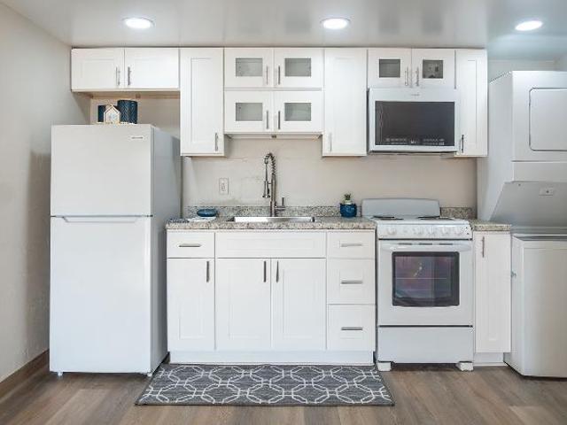 1 Br, 1 bath, Apartment 2765 West Tharpe Street