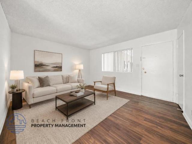 1 Br, 1 bath, Apartment 2700 And 2704 Aviation Blvd