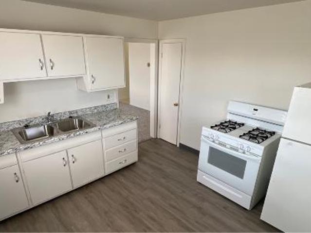 1 Br, 1 bath, Apartment 2700 Grand Ave