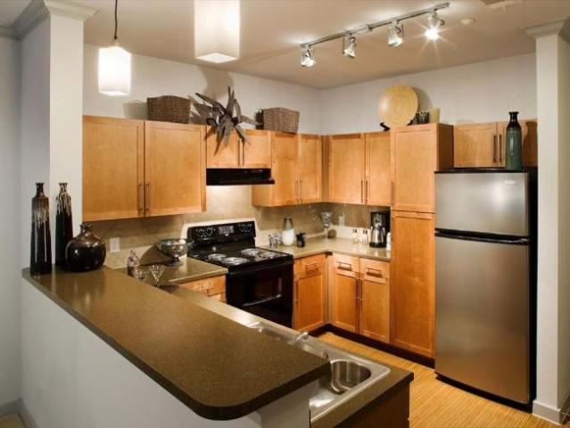 1 Br, 1 bath, Apartment 2717 Howell Street
