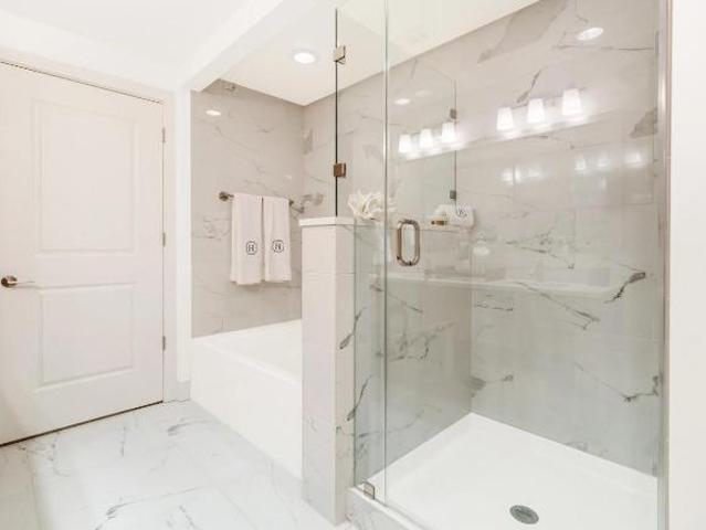 1 Br, 1 bath, Apartment 285 Mayson Ave NE