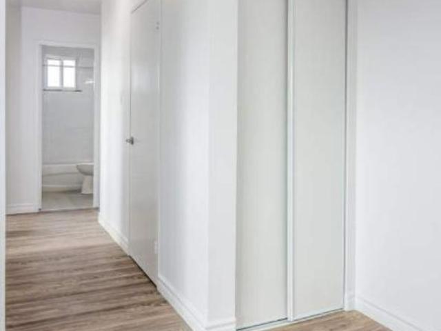 1 Br, 1 bath, Apartment 285 North Service Road
