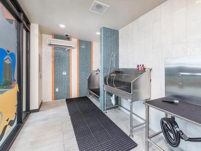 1 Br, 1 bath, Apartment 2865 NE Sandy Blvd