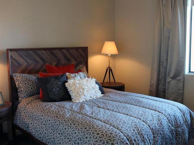 1 Br, 1 bath, Apartment 28000 N North Valley Pkwy