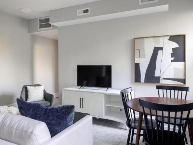1 Br, 1 bath, Apartment 2800 Connecticut Ave Nw