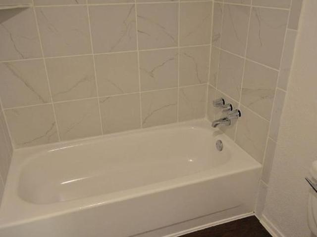 1 Br, 1 bath, Apartment 2800 Lynnwood Drive