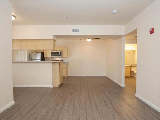 1 Br, 1 bath, Apartment 2801 Alexandra Dr