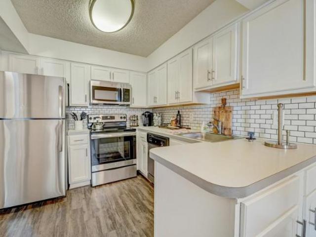 1 Br, 1 bath, Apartment 2801 Park Center Dr