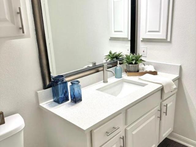 1 Br, 1 bath, Apartment 2802 N Carrol Ave