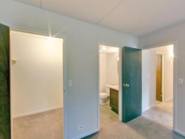 1 Br, 1 bath, Apartment 2805 W Glen Flora Ave