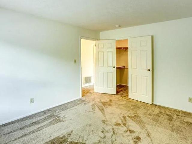 1 Br, 1 bath, Apartment 2810 Winchester Dr