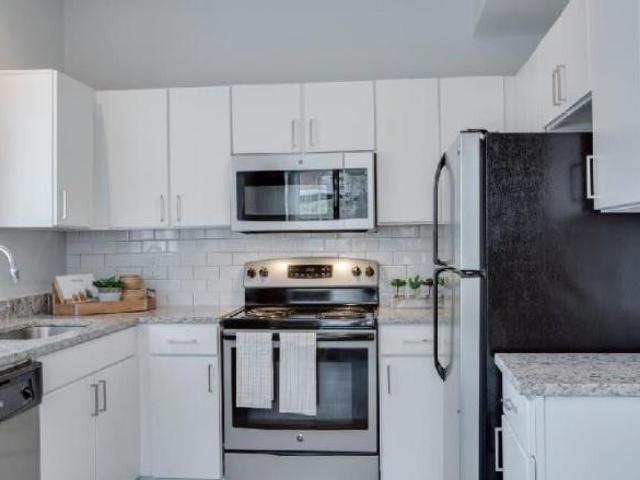 1 Br, 1 bath, Apartment 2940 W Royal Lane