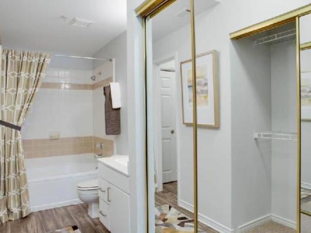 1 Br, 1 bath, Apartment 2940 W Royal Lane