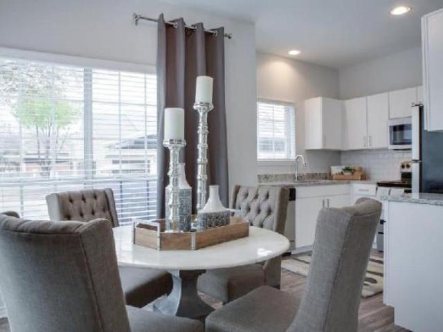 1 Br, 1 bath, Apartment 2940 W Royal Lane
