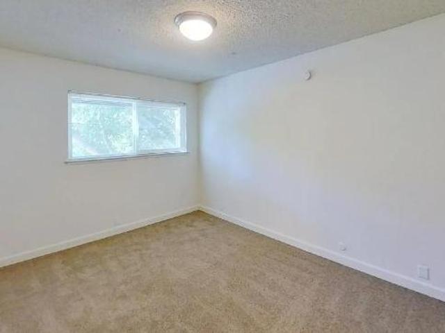 1 Br, 1 bath, Apartment 2949 Portage Bay W