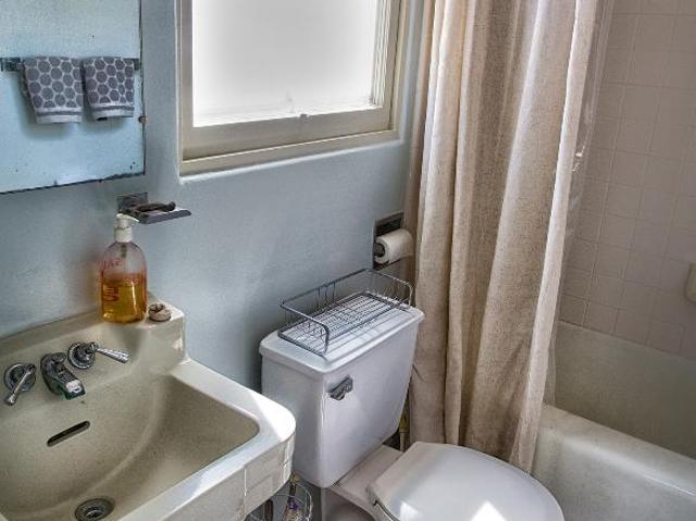 1 Br, 1 bath, Apartment 2963 Hawthorn St