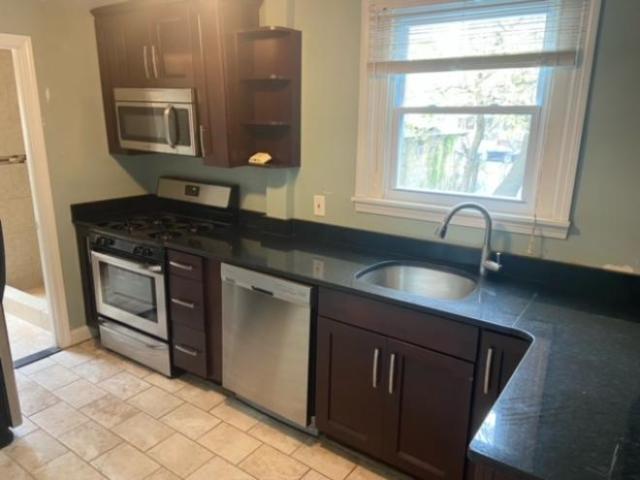 1 Br, 1 bath, Apartment 296 Washington Ave