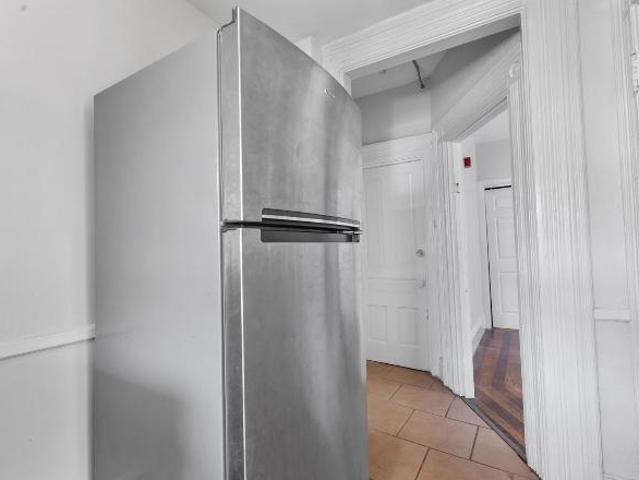 1 Br, 1 bath, Apartment 296 Washington Ave