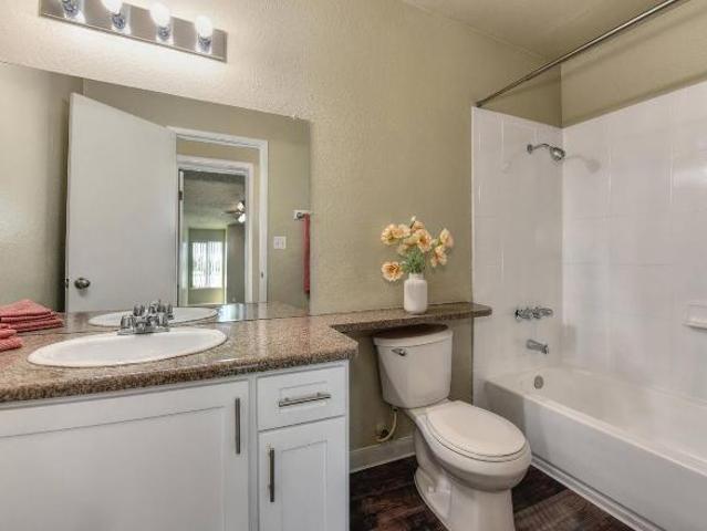 1 Br, 1 bath, Apartment 2973 W Swain Rd