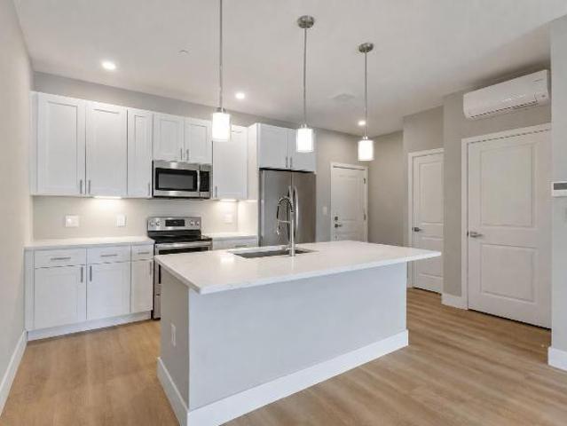 1 Br, 1 bath, Apartment 298 Main Street