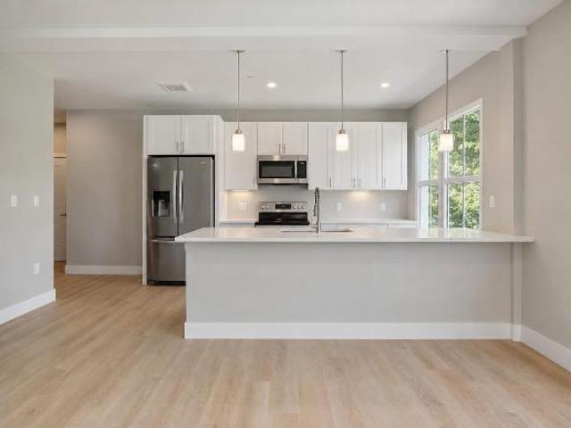 1 Br, 1 bath, Apartment 298 Main Street