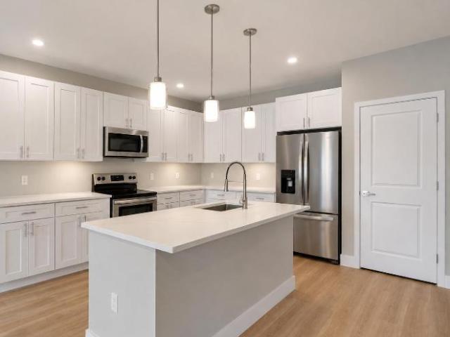 1 Br, 1 bath, Apartment 298 Main Street