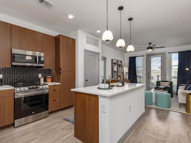 1 Br, 1 bath, Apartment 2901 Lady Bettye Dr
