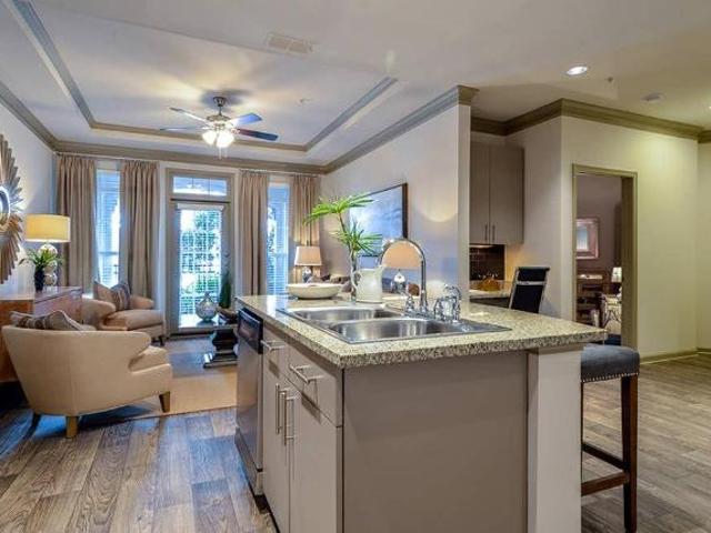 1 Br, 1 bath, Apartment 2910 Clairmont Rd Ne