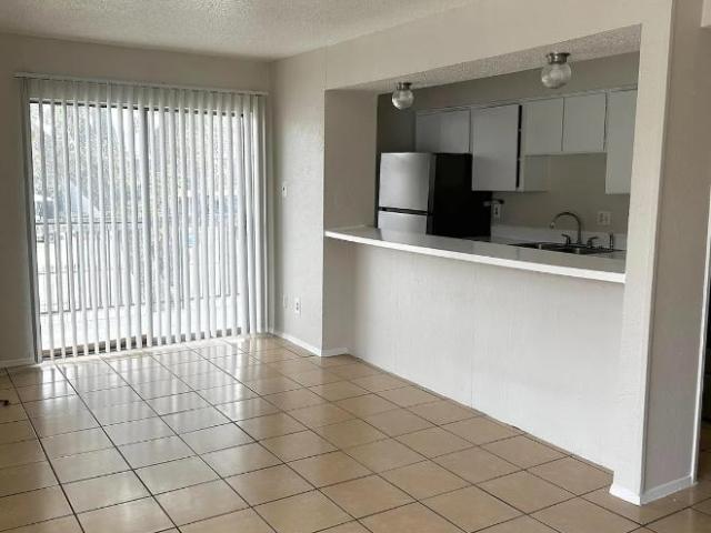 1 Br, 1 bath, Apartment 2911 Kendale Drive