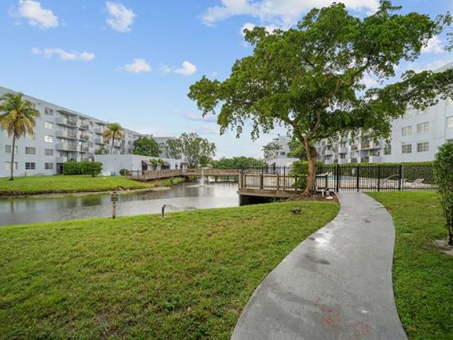 1 Br, 1 bath, Apartment 2915 NW 60th Ave