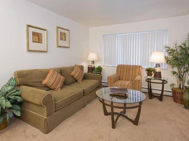 1 Br, 1 bath, Apartment 2925 Tremont Street