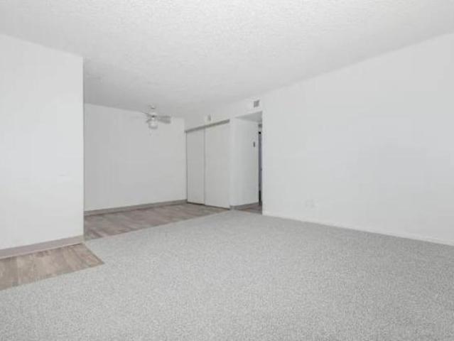 1 Br, 1 bath, Apartment 2929 E 6th St