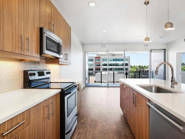 1 Br, 1 bath, Apartment 2930 E 2nd Ave