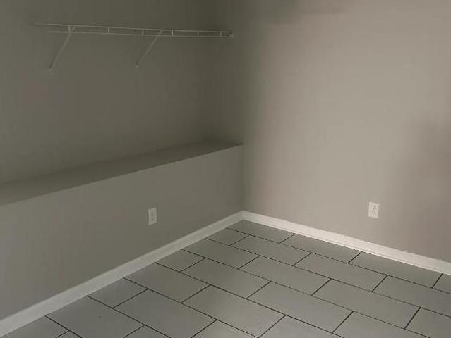 1 Br, 1 bath, Apartment 2935 Akron St