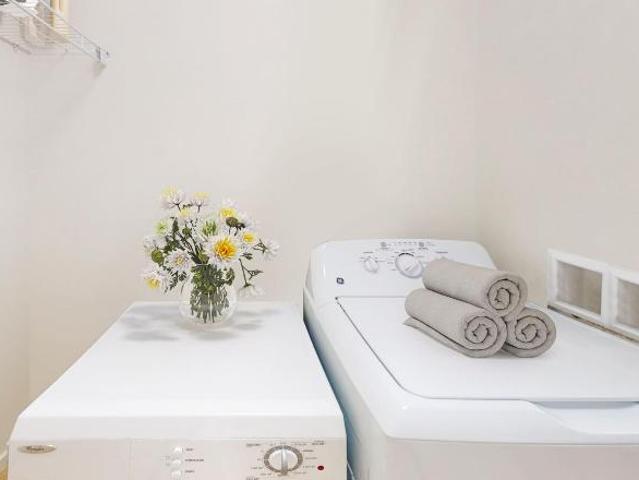 1 Br, 1 bath, Apartment 304 NE Multnomah St