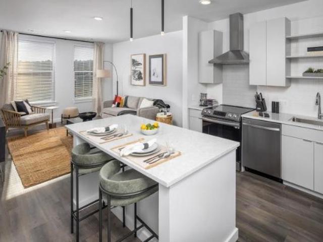 1 Br, 1 bath, Apartment 305 Winter St