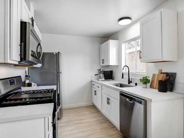 1 Br, 1 bath, Apartment 3098 Channel Dr