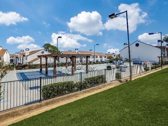 1 Br, 1 bath, Apartment 3001 Crystal Springs Street