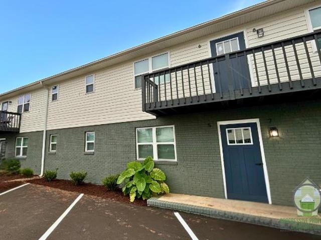 1 Br, 1 bath, Apartment 3001 Old Buncombe Road