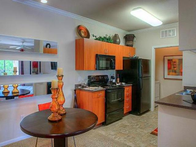 1 Br, 1 bath, Apartment 3004 S Market St
