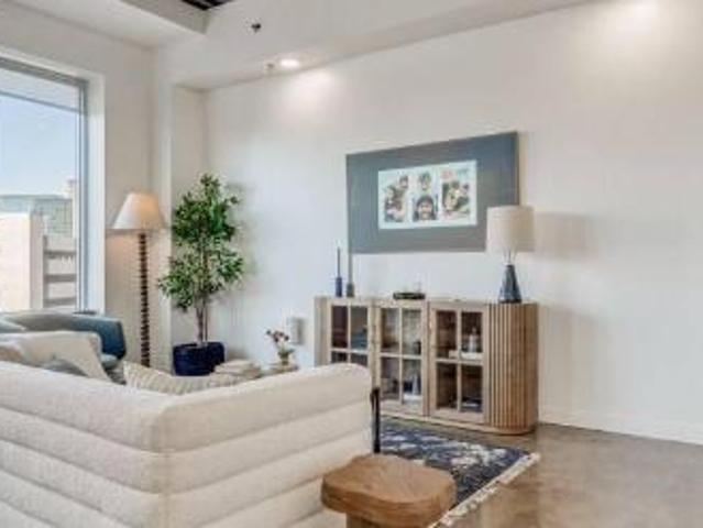 1 Br, 1 bath, Apartment 300 N Akard St