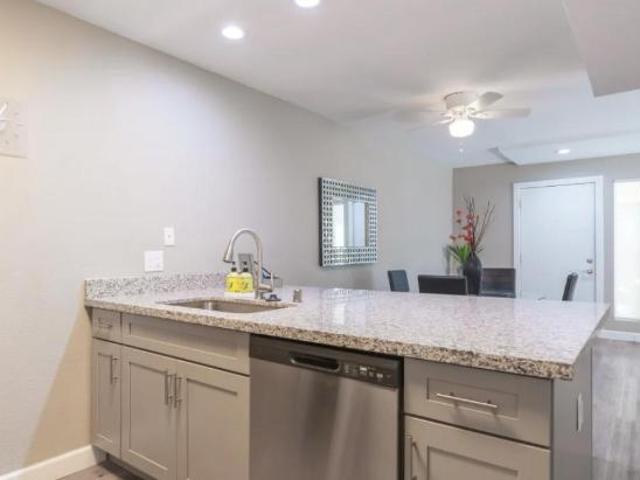1 Br, 1 bath, Apartment 300 Bel Air Dr