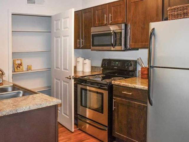 1 Br, 1 bath, Apartment 3010 West Yorkshire Drive