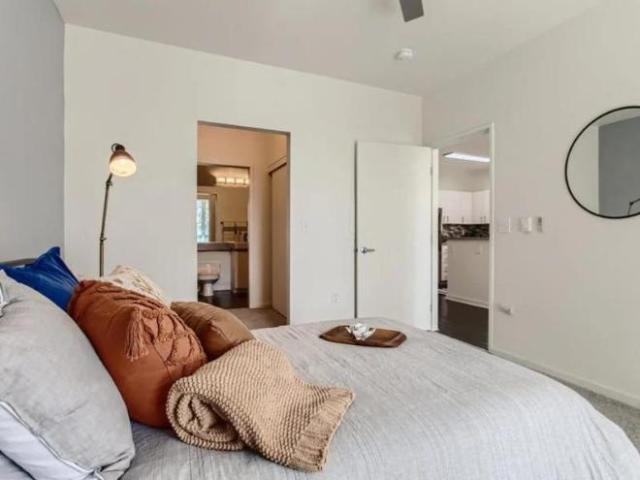 1 Br, 1 bath, Apartment 301 SW Lincoln St