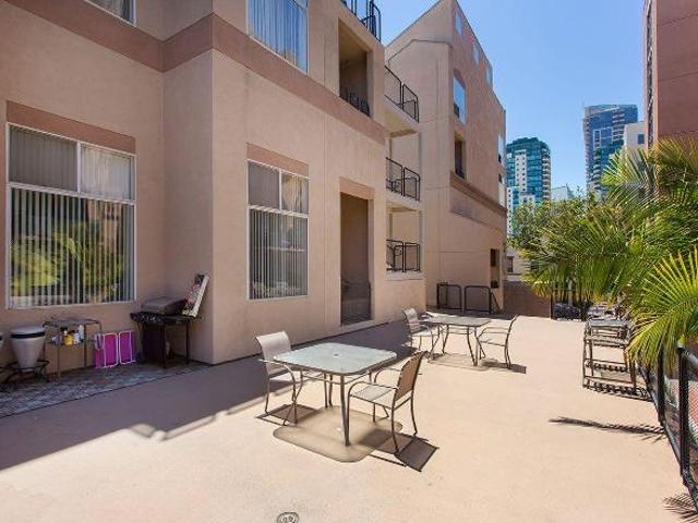 1 Br, 1 bath, Apartment 302 Island Avenue