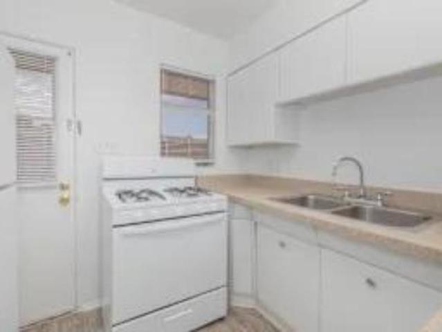 1 Br, 1 bath, Apartment 3033 E 6th St