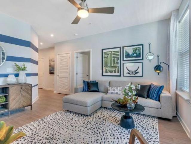 1 Br, 1 bath, Apartment 3030 Barrow Rd