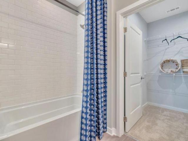 1 Br, 1 bath, Apartment 3030 Barrow Rd