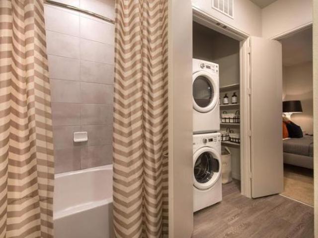 1 Br, 1 bath, Apartment 3030 Elizabeth St